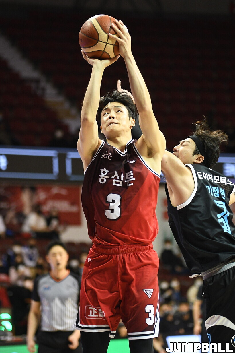 연승 끊긴 KGC, 빛바랜 정준원의 두 자릿수 득점