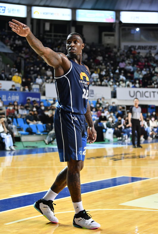 '라건아 21점-21리바운드' KCC, DB 꺾고 반전 기회 마련