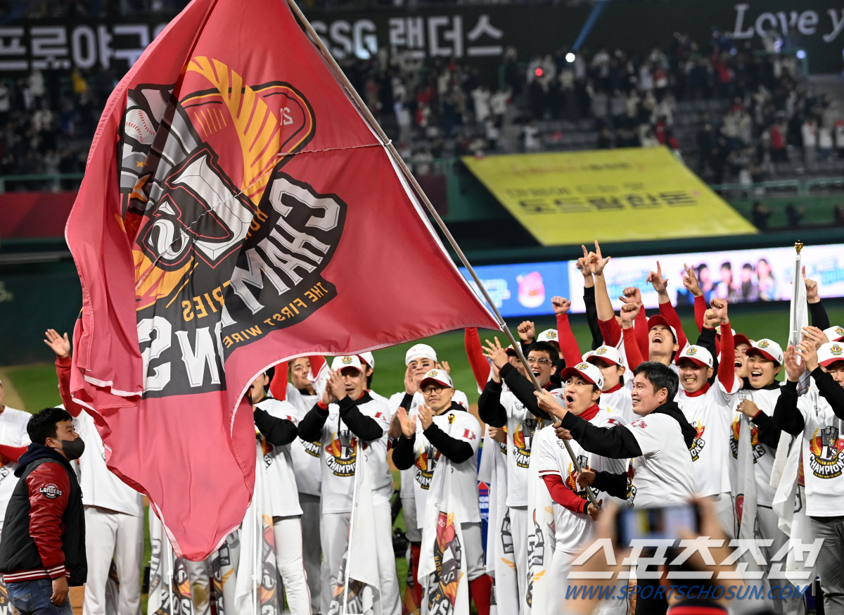 "결정 나야 한다" 성적도, 연봉도 1위 SSG…FA 참전 가능성은?