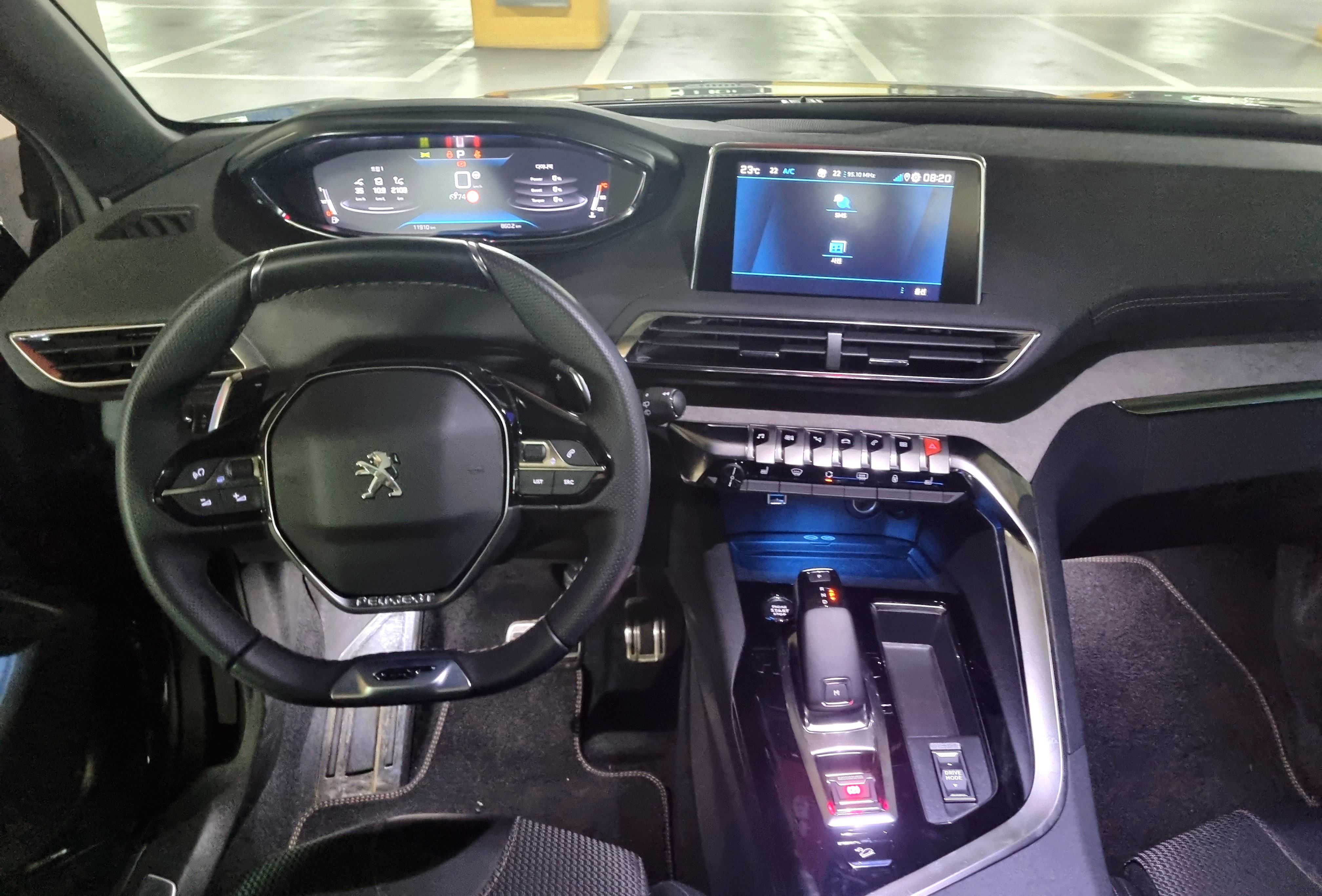 [시승기] 연비 좋고 넓지만 아쉬운 주행력… 푸조 SUV ‘5008’