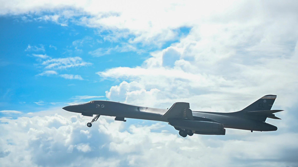 미·일, 북 ICBM 발사 대응 'B-1B 폭격기' 동원 공중훈련