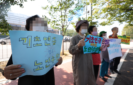 [준비 안 된 ‘노인공화국] 노인 빈곤·자살률 Oecd 1위 “늙으면 빨리 죽어야지”…농담이 현실이 된 사회
