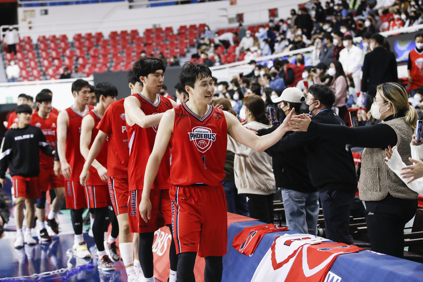 '두 자릿수 득점만 5명' 프로농구 KGC, LG 꺾고 시즌 10승 선착(종합)