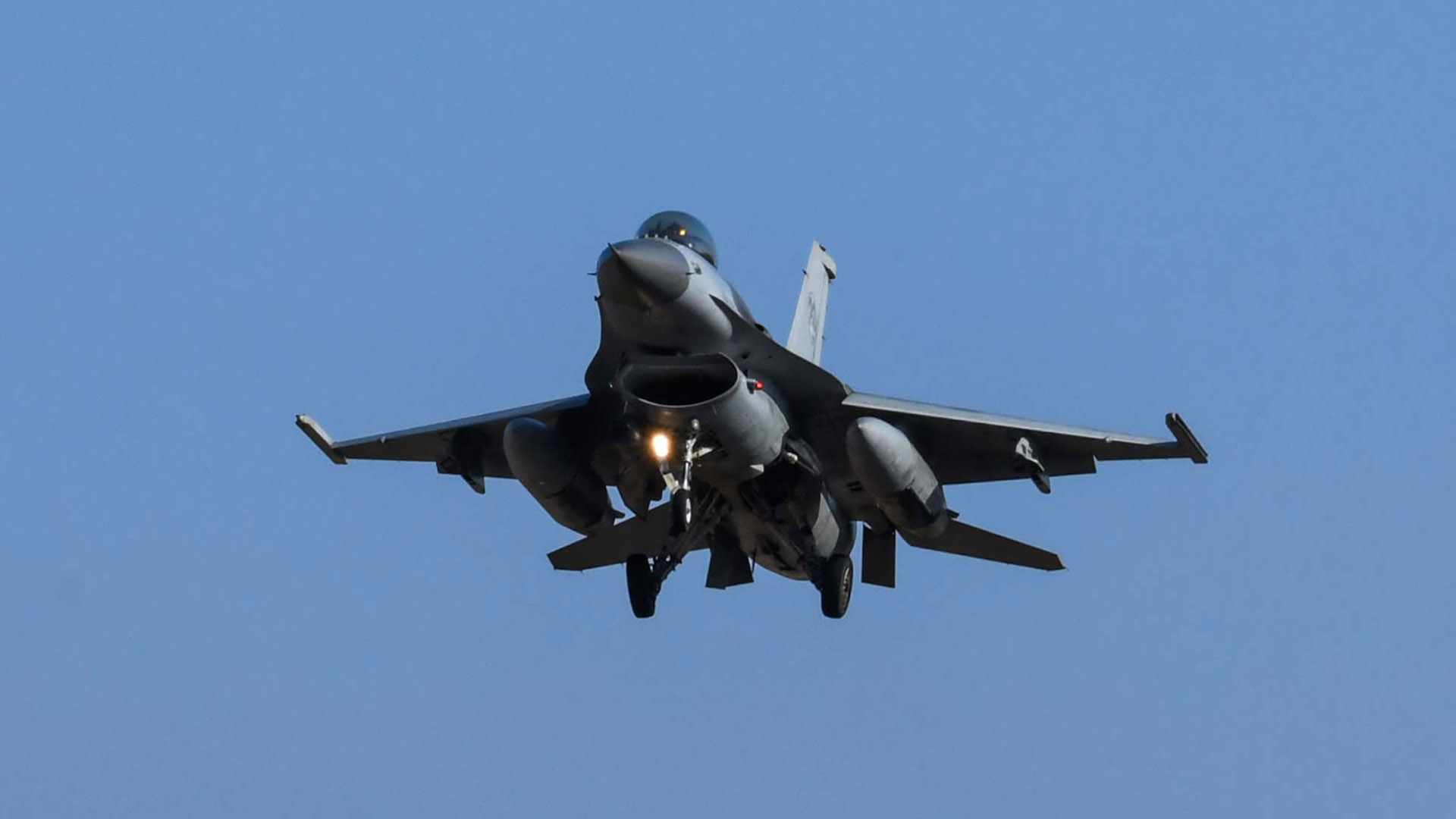 KF-16 추락에 공군 대규모 공중 종합훈련 연기