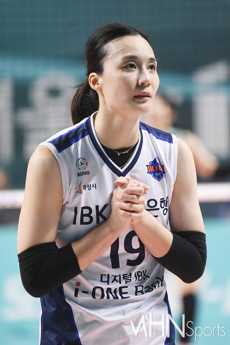 [Ms포토]표승주 '기도하는 마음으로