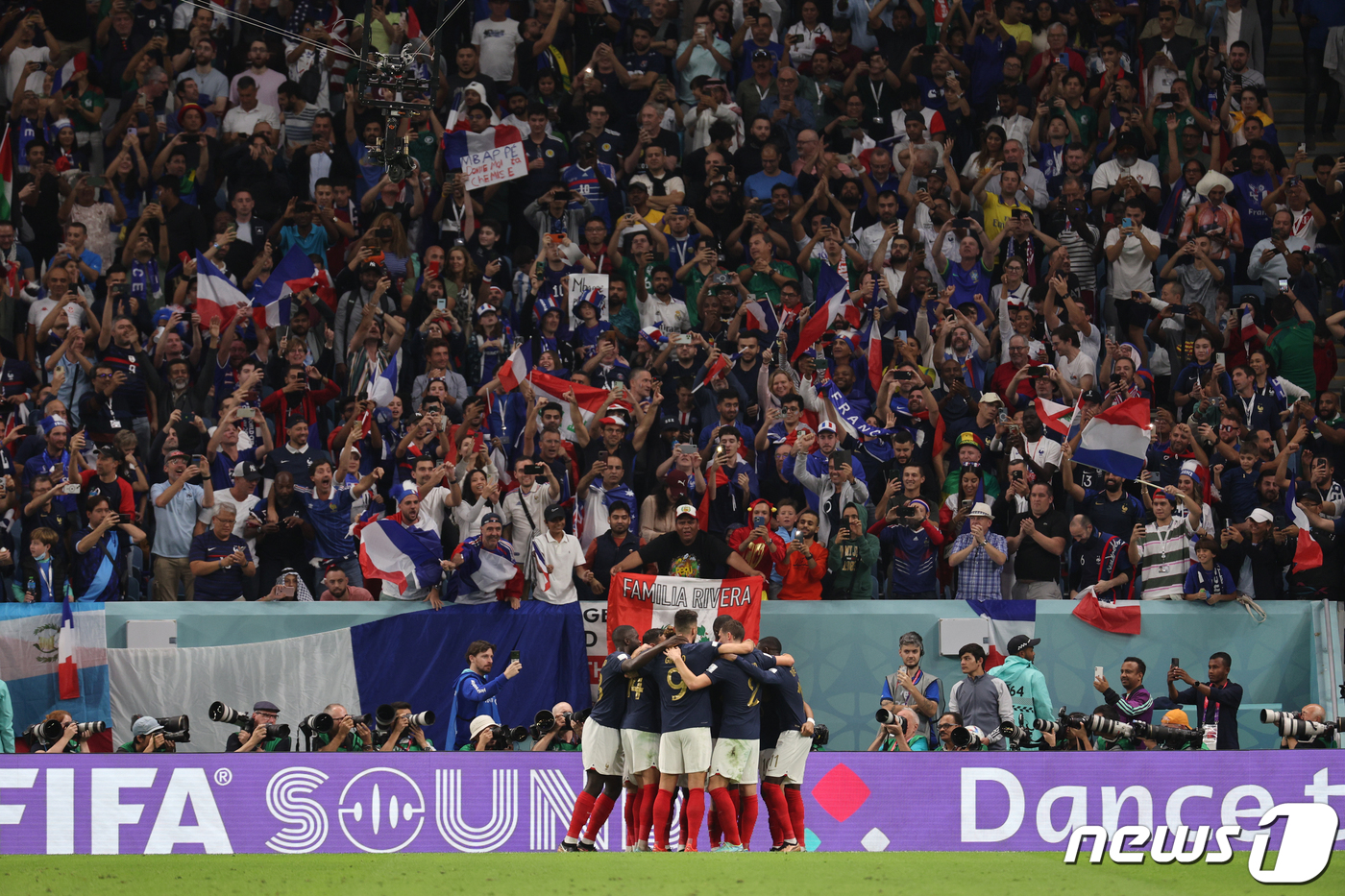 [월드컵] '디펜딩 챔피언' 프랑스, 기분 좋은 출발…호주 4-1 완파