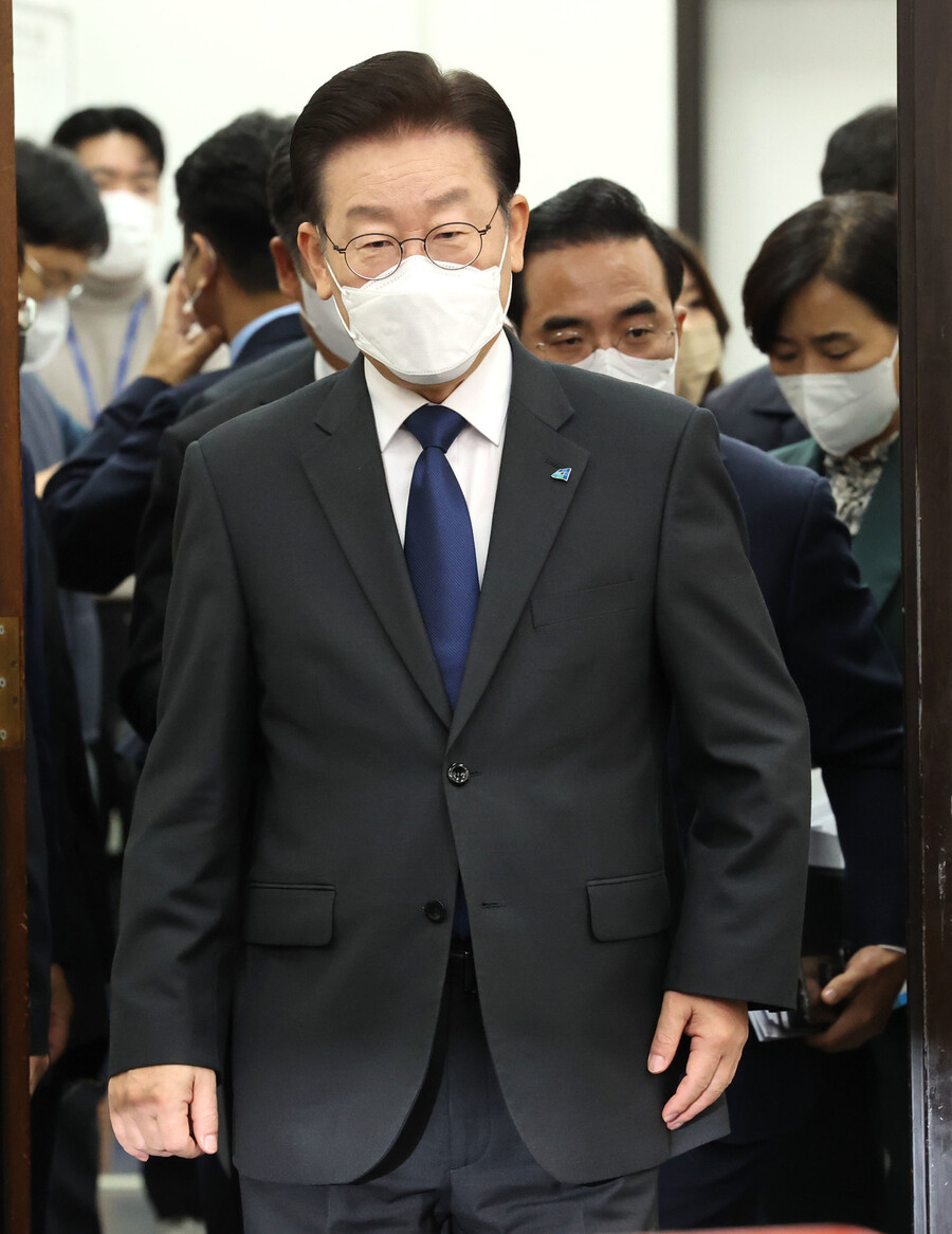 검찰, 이재명 ‘자택 현금’ 조사…민주당, 인출 내역 공개하며 반박