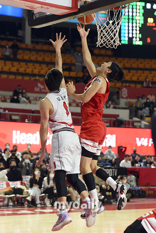 최준용이 돌아왔고 허일영이 끝냈다, SK 대위기 딛고 반격의 1승, 현대모비스 졌잘싸