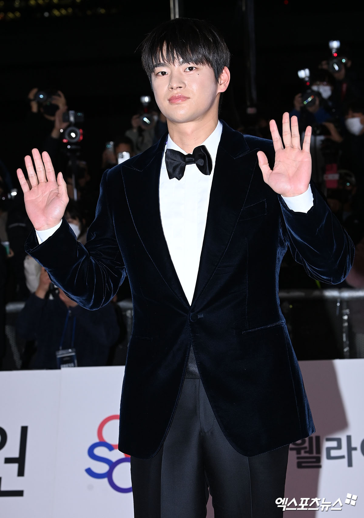 서인국 '포즈는 손 인사'[엑's HD포토]