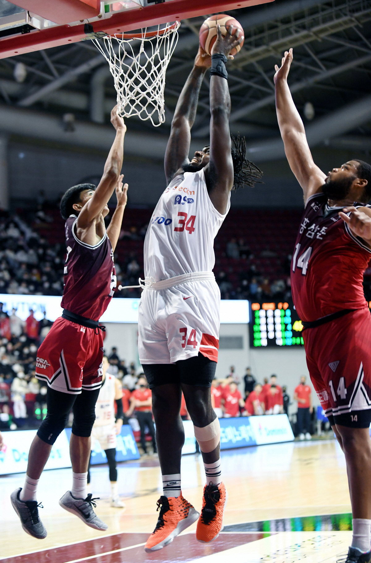 [KBL리뷰]KGC, 올시즌 최다 5연승 달렸다…90대84로 SK 첫 3연승 저지