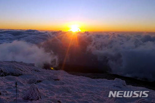 올해 마지막 한라산 정상 등반·새해 해맞이 예약 모두 마감