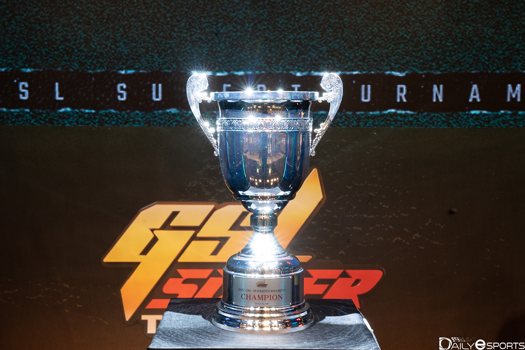 [포토] 무대 가운데 놓여진 GSL 슈퍼토너먼트 우승 트로피