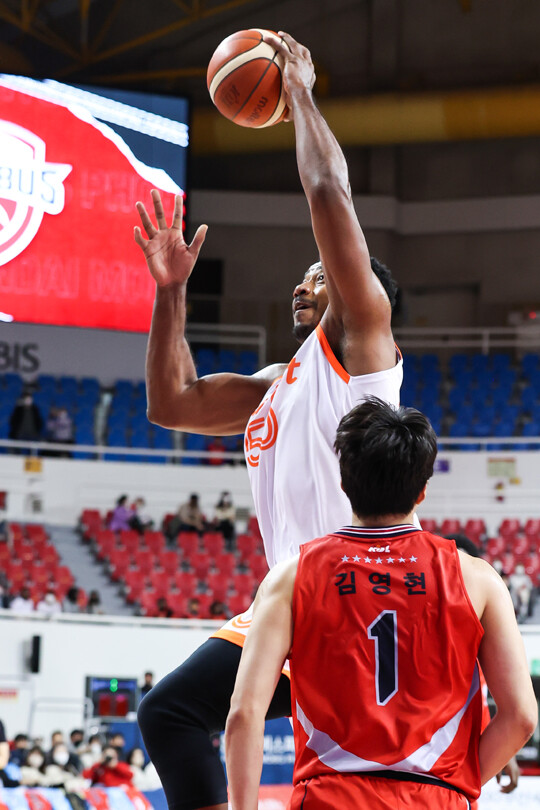 [게임 리포트] 캐롯이 현대모비스에 강한 이유, 사이먼의 노련함과 슈팅