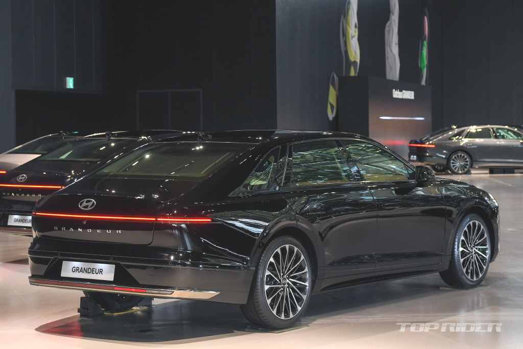 신형 그랜저 VS K8 하이브리드 비교, 가격 차이 최대 700만원 | 탑라이더