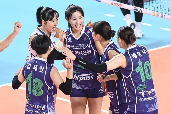 전새얀·카타리나·박정아 60점 폭발! 4G 연속 풀세트 투혼 보여준 도로공사, IBK 잡았다 [MK김천]