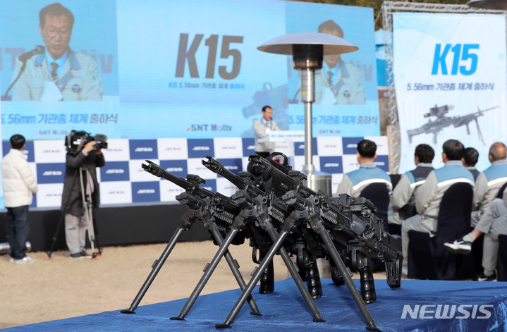 신형 K15기관총 첫 출하식