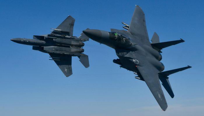 [속보] 미 B-52H 전략폭격기·F-22전투기, 한반도 인근서 한·미 연합훈련