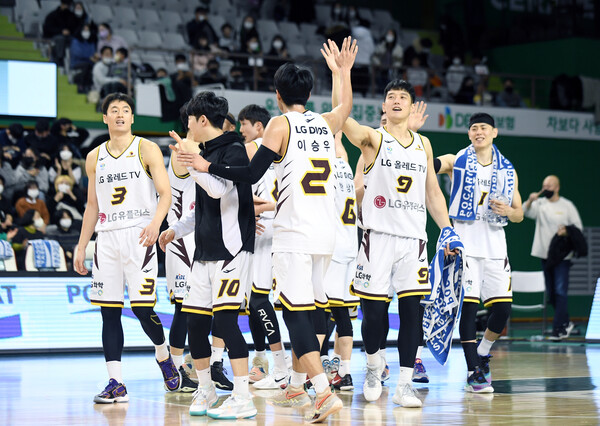 혈전 끝 승자는 LG!, '5연승'+선두 KGC와 '1G차'[안양에서]