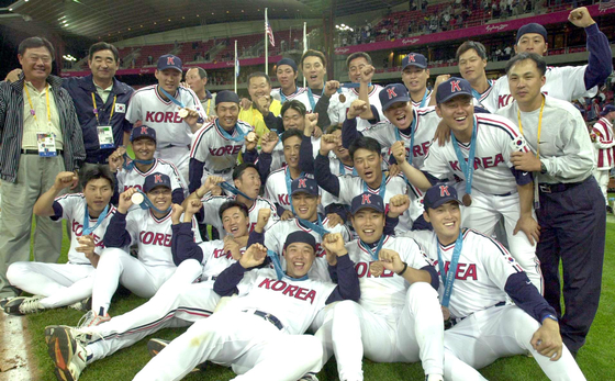 [KBO리그 40년 The moment] 21세기 첫 챔피언 현대, 드림팀은 올림픽 동메달