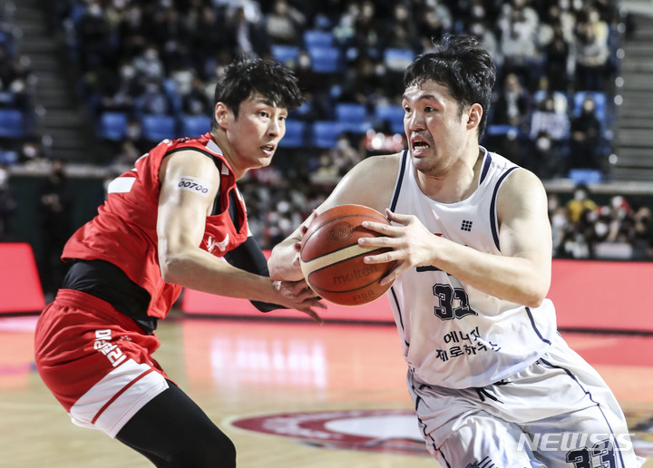 'FA 듀오 허웅·이승현 펄펄' KCC, LG 잡고 3연승 질주