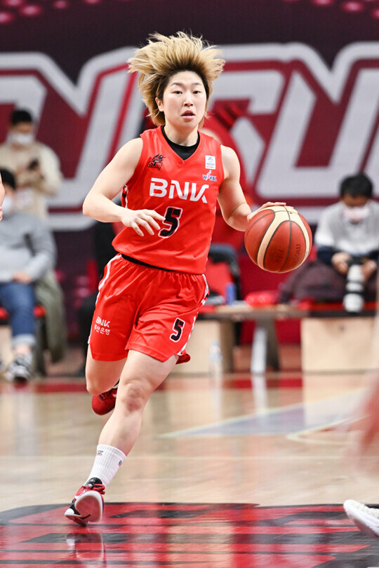 [WKBL 3라운드 리뷰] 안혜지, BNK의 새로운 컨트롤 타워