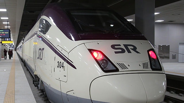 고속철도 천안아산-평택 지제 전차선 단전…KTX·SR 열차 운행 지연