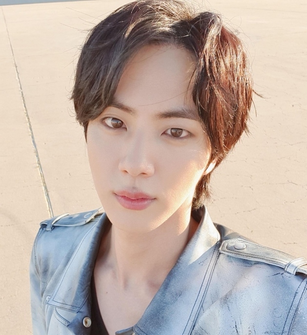 방탄소년단 진 The Astronaut 아이튠즈 104개국 1위 ‘식지 않는 인기