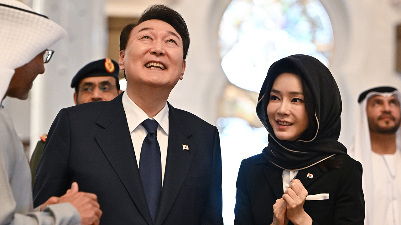 尹, UAE에서 사흘째 '경제 외교'...비즈니스 포럼 참석