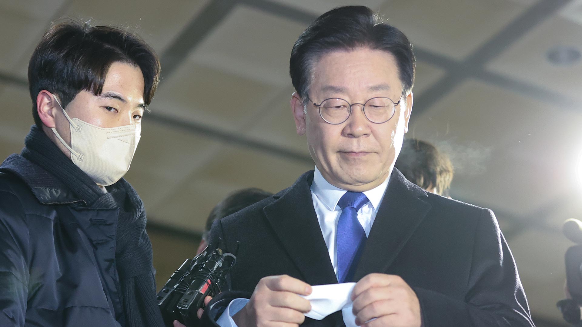 답변 대신 서면진술서…혐의 전면 부인