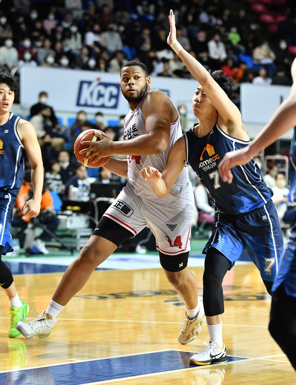 '배병준·변준형 천금포' KGC, KCC에 5연패 안겨