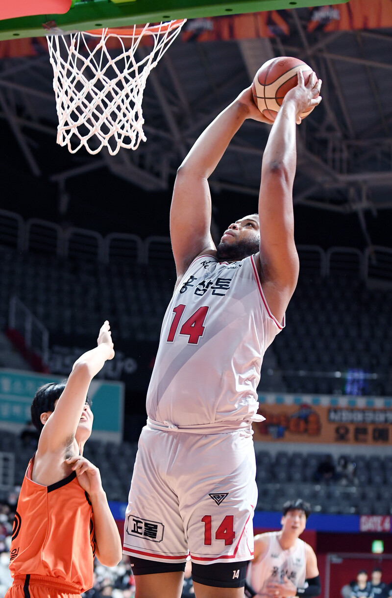 [BK 리뷰] ‘3Q 28-11’ KGC인삼공사, 캐롯 완파 … 시즌 3번째 3연승