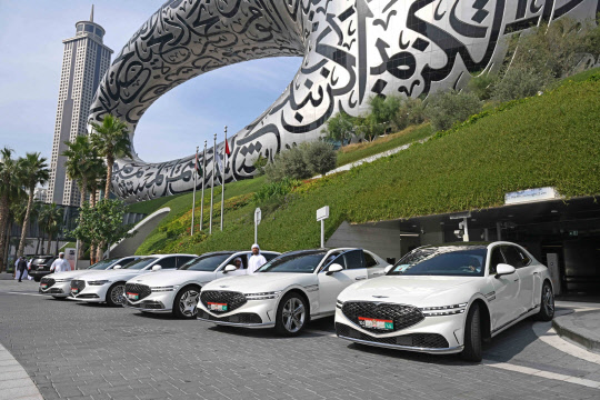 ‘귀빈’ 모신 순백의 제네시스 G90…UAE 의전차량으로