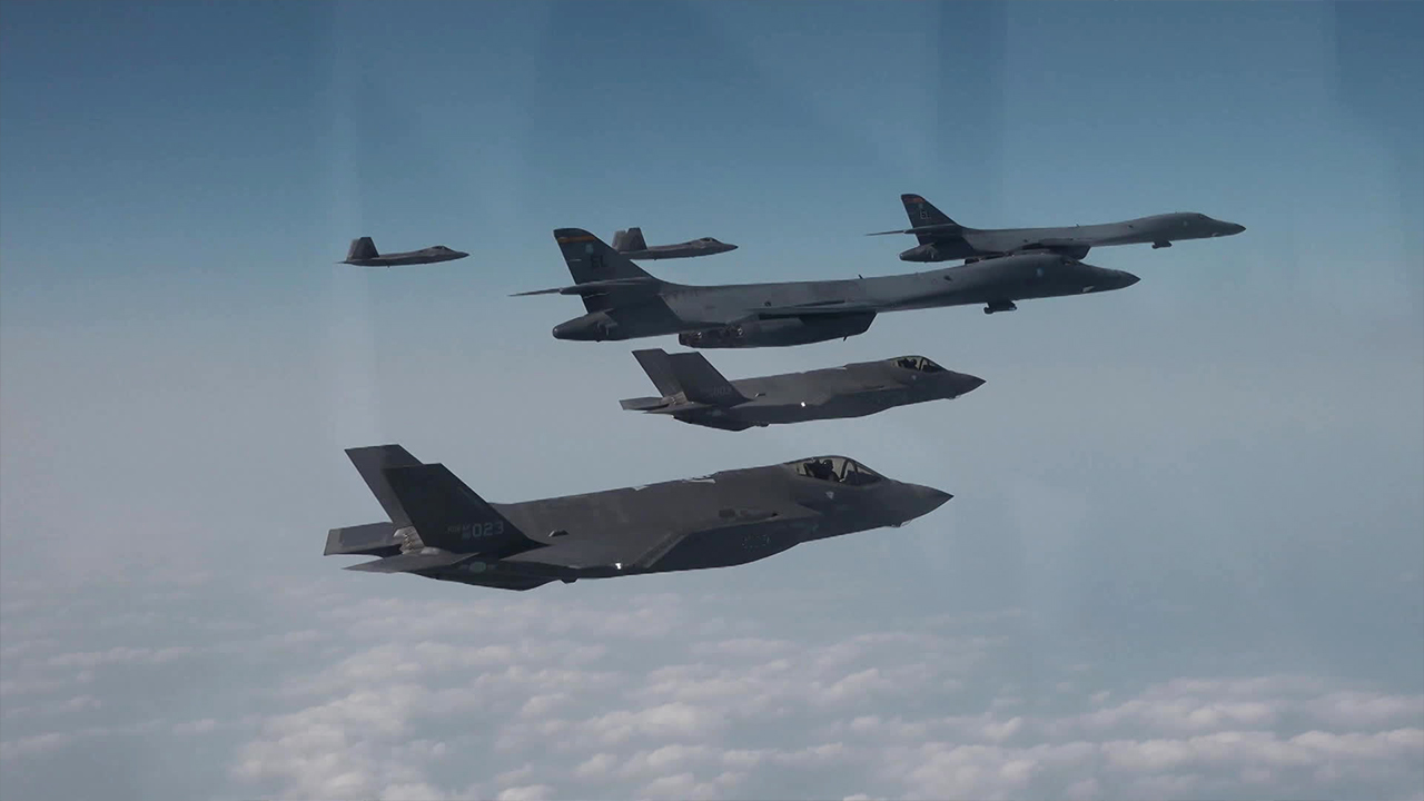 미 B-1B·F-22 전격 전개…북 “초강력 대응”