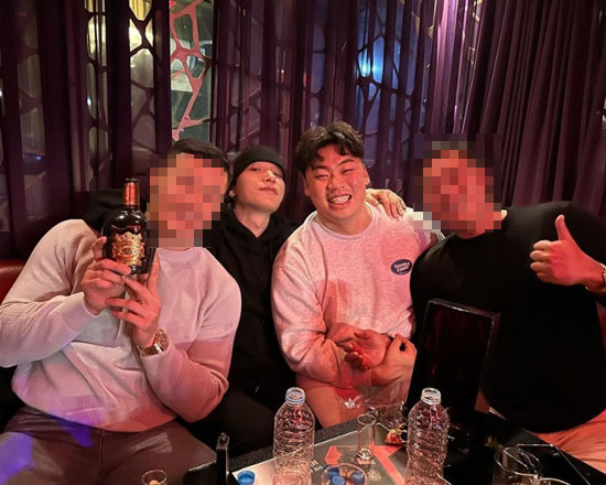 쌈디, 조폭 출신 전과자와 '수컷모임'…"부적절"VS"오지랖" [엑's 이슈]