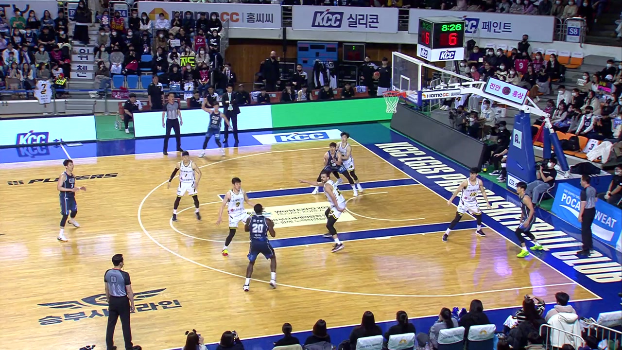 '라건아 32점' KCC, LG 5연승 저지하고 5연패 탈출