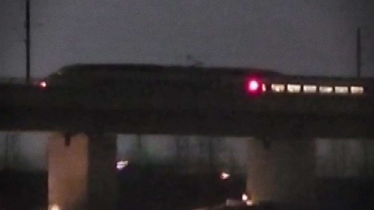 KTX에 사람 치여 숨져...연쇄 지연에 승객 불편 '극심'