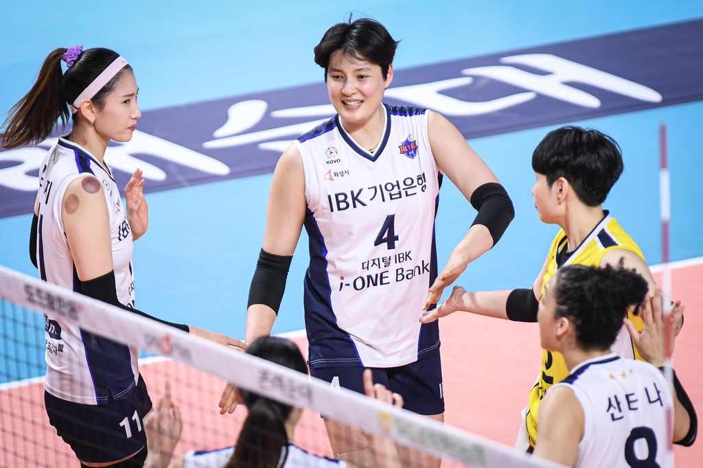IBK기업은행 '고춧가루'…1위 노리던 흥국생명에 시즌 첫 승