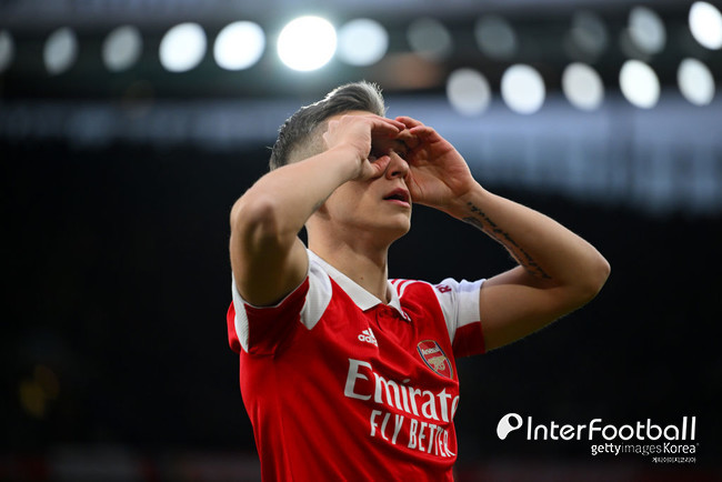 [EPL 리뷰] '트로사르 데뷔골' 아스널, 브렌트포드와 1-1 무승부...'2G 무승'