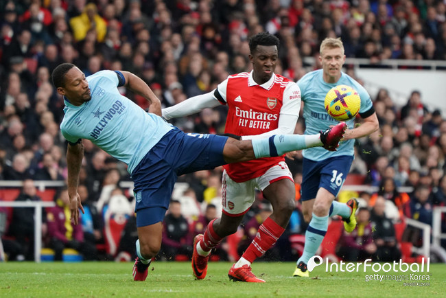 [EPL 리뷰] '트로사르 데뷔골' 아스널, 브렌트포드와 1-1 무승부...'2G 무승'