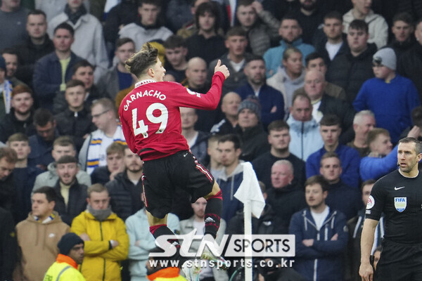 [EPL zip] '붉게 물든 장미' 맨유, 리즈에 2-0 승리!