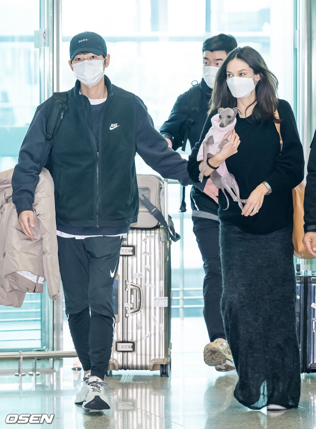 송중기, 아내 케이티와 동반 헝가리行…영화 '로기완' 촬영 참여