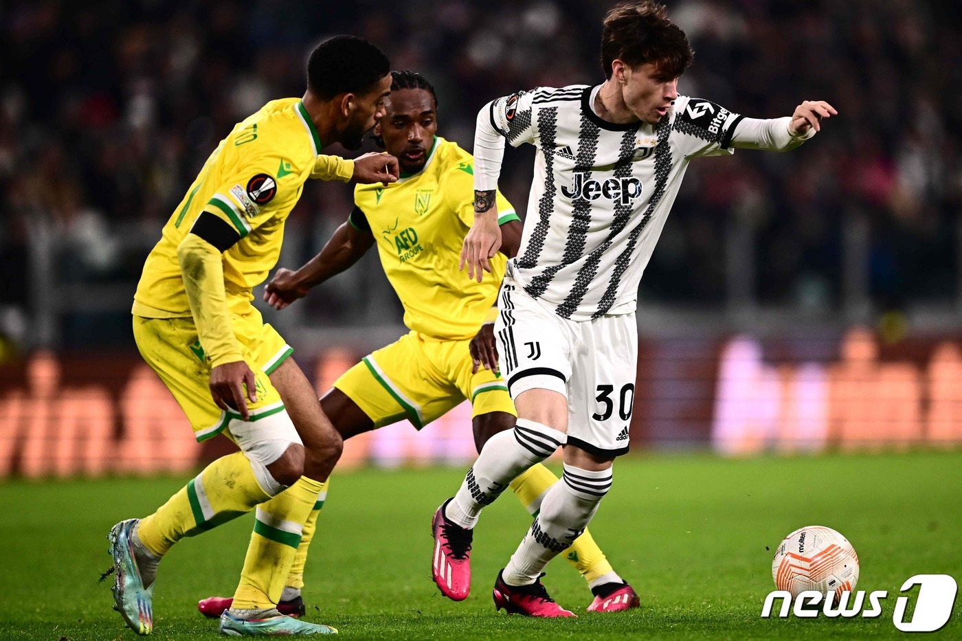 바르사-맨유, UEL 16강 PO 1차전서 2-2…유벤투스는 낭트와 1-1