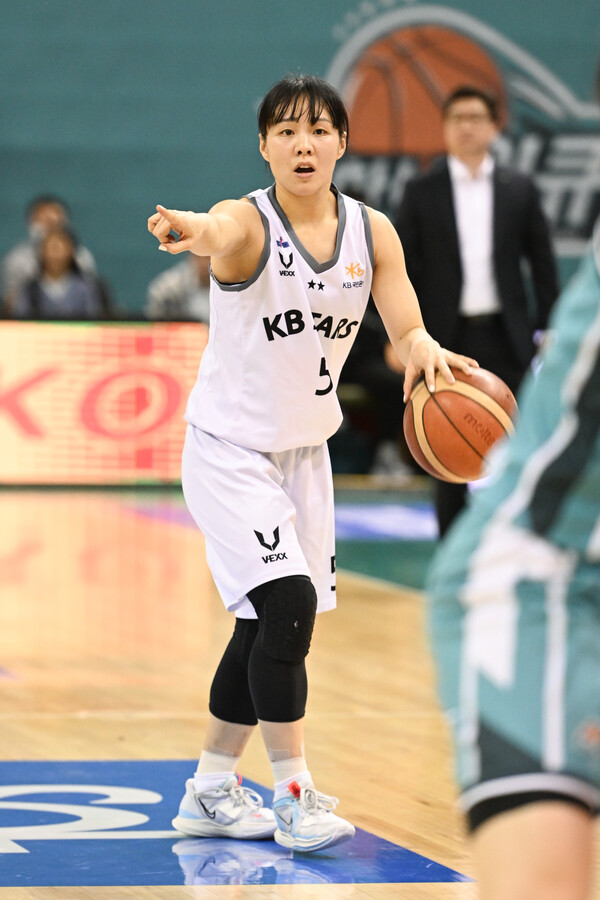 신한은행·KB스타즈, WKBL 5라운드 페이크파울 최다