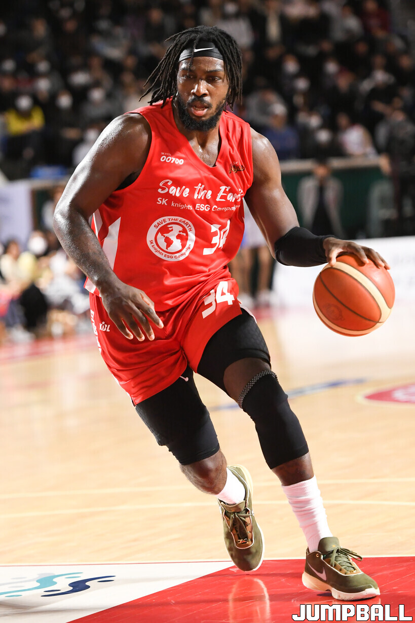 [신기성의 주간 MVP] “농구 알고 하는 오세근, KGC 10연승 일등공신”