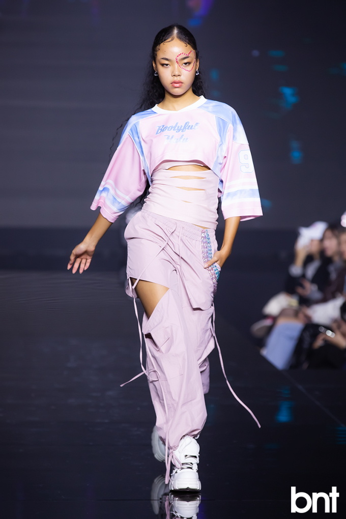 [bnt포토] 모델 박제니 '핫걸의 과감한 워킹'(캣워크 페스타)