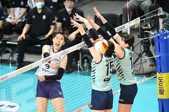 '봄배구는 PO부터!' 도로공사, GS칼텍스 꺾고 KGC까지 울렸다 [장충:스코어]