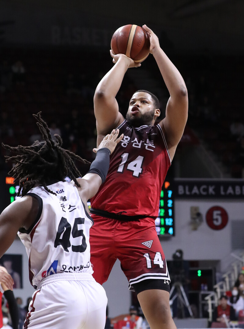 [BK 리뷰] ‘스펠맨 주연-정준원 조연’ KGC인삼공사, KT 꺾고 3연패 탈출...2위 LG와 1.5게임 차