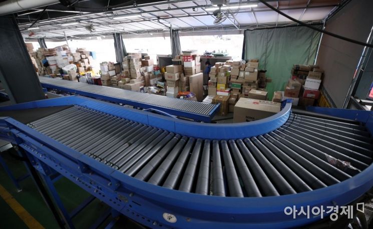 CNN " 韓69시간 근무 논란…이미 수백명 과로사"