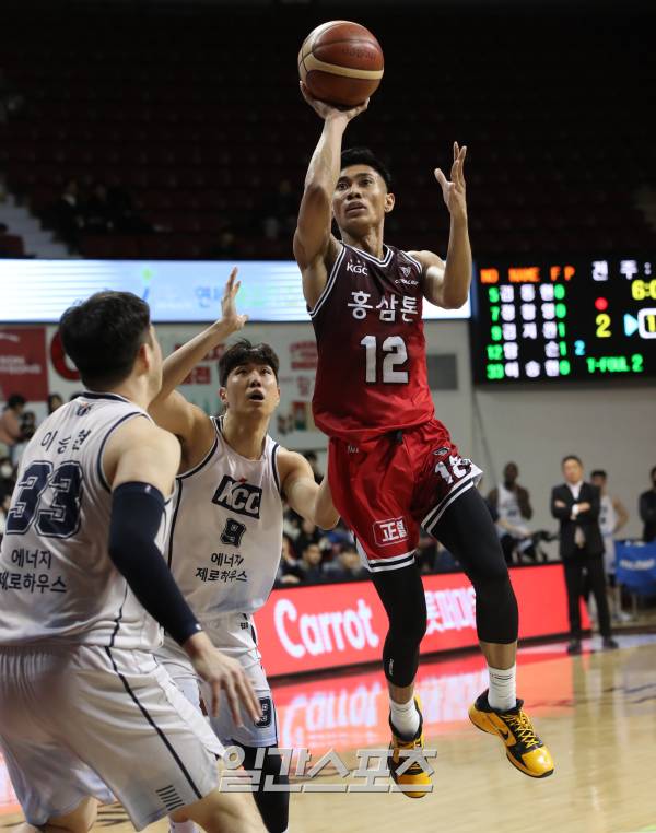 [IS 안양] KCC 압도한 KGC, 4강 PO 확정...'우승 매직넘버 1'