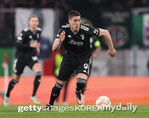 '검증된 1600억 VS 가성비 1000억'…FW 영입에 고민 깊은 첼시